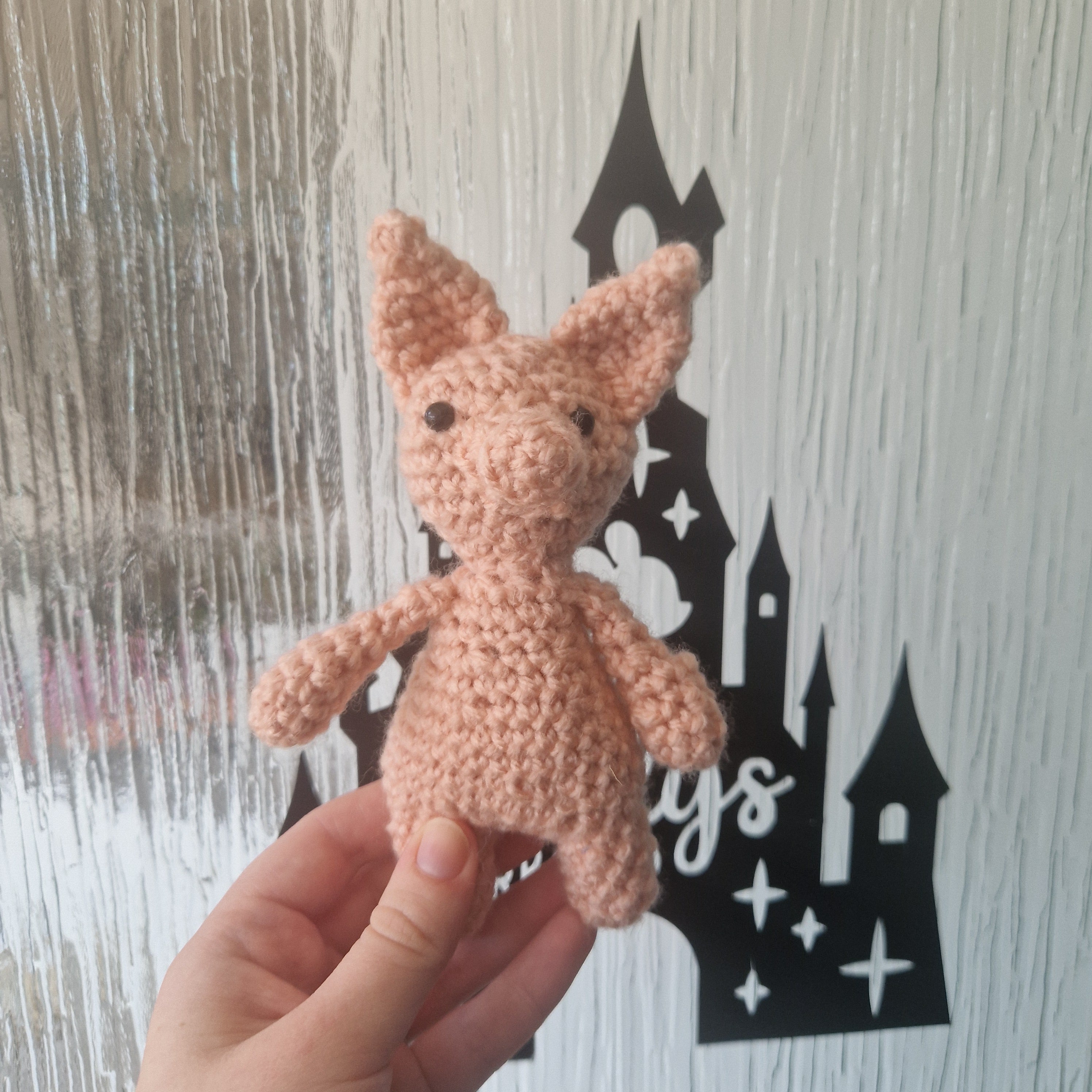 Pink crochet standing pig – Molly Mouse Makes